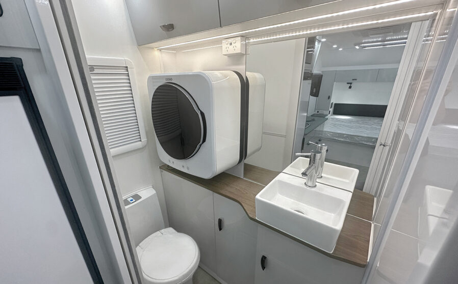 X Evader - 17Ft Hard Roof Hybrid Caravan - Queensland Caravan Sales